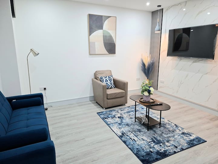 Lovely, Spacious & Cosy 2-bedroom Home . - Coventry