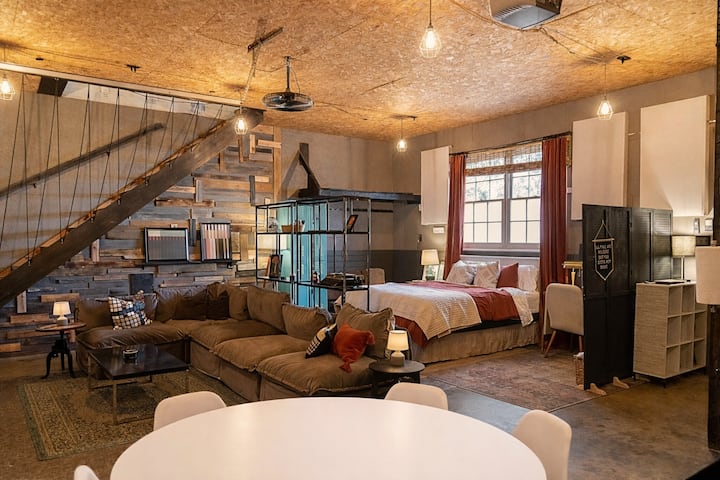 Guest Garage In Forest Hill: Private & Unique Stay - Richmond, VA