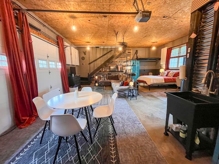 Guest Garage In Forest Hill: Private & Unique Stay - Richmond, VA