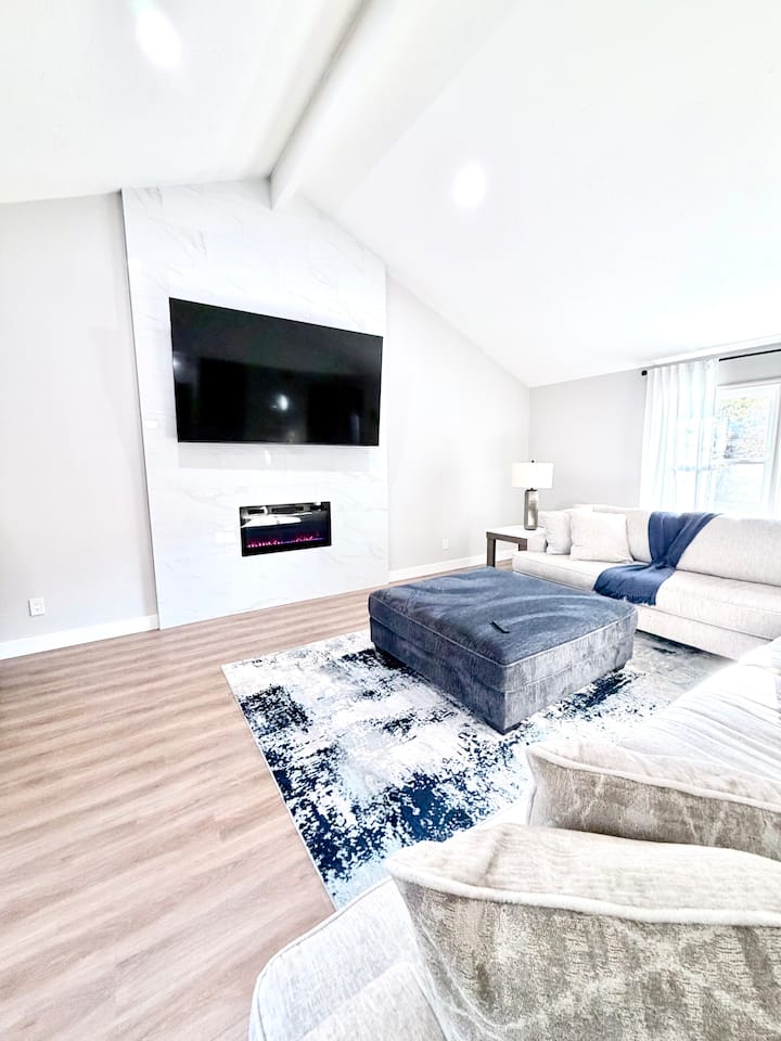 Luxurious Spacious Cozy Cabin With Creek View - Marietta, GA