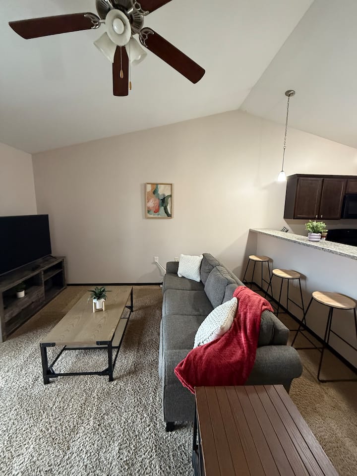 West Side Hideaway W/ Outdoor Pool, 24/7 Gym! - 蘇瀑