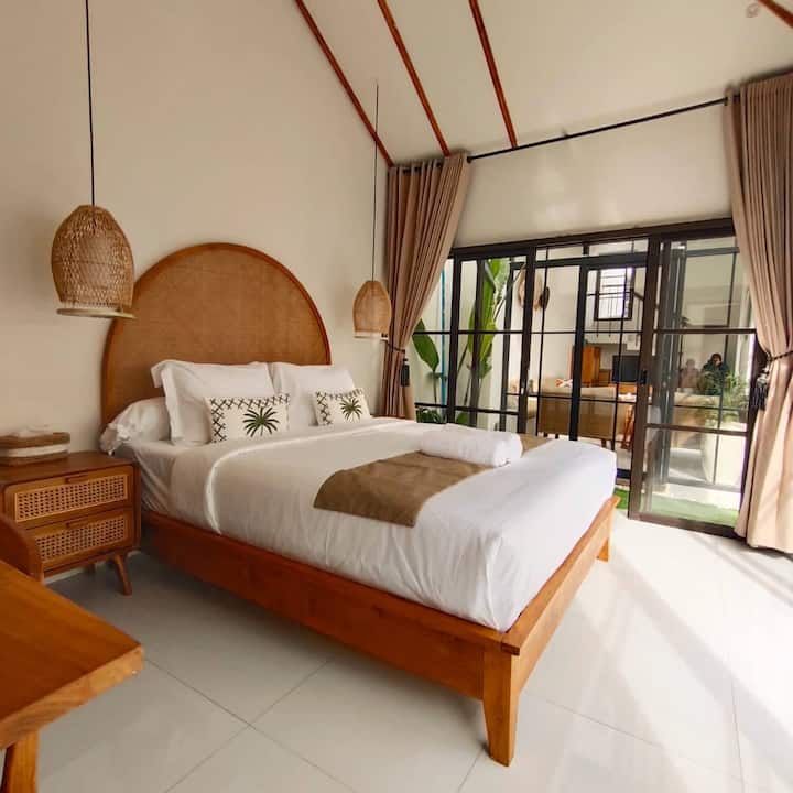 Villa With Rooftop In Ungasan Near Karma Beach - Australia