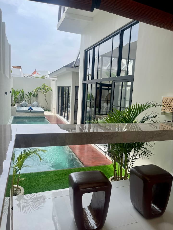 Villa With Rooftop In Ungasan Near Karma Beach - Australia