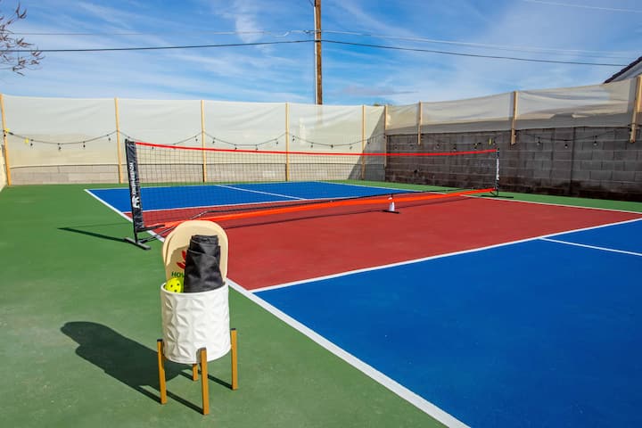 Vegas Group Getaway Private Pickleball & Pool, Spa - Henderson, NV
