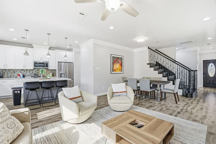 O22b Single-story 1br | King Bed | Sleeps 4 - Houston, TX