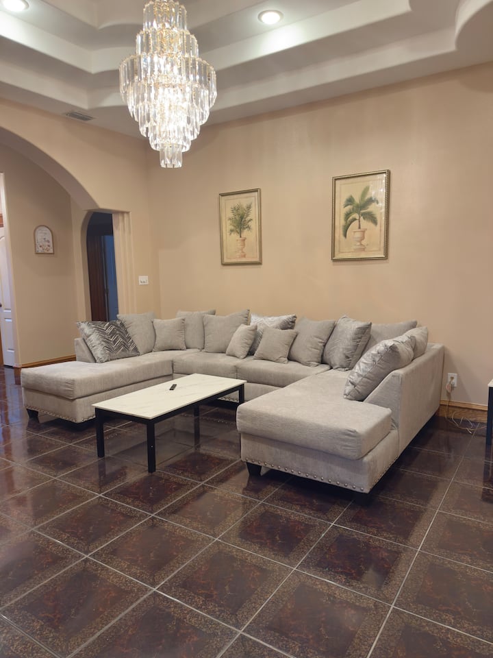 Cozy & Inviting Home In Mcallen - 매캘런