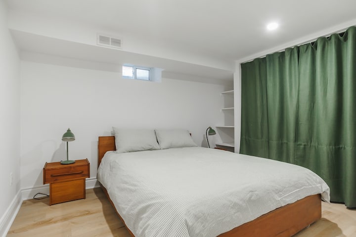 Spacious 1 Bedrm. Apt. Ossington/trinity-bellwoods - Toronto