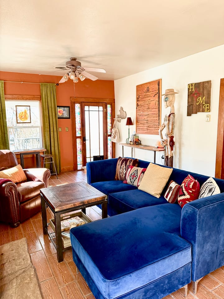 The Adventure Outpost
2 King Beds Historic Dwntwn - Bloomfield, NM