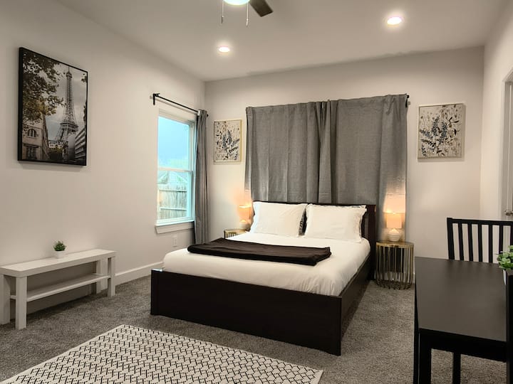 Serene Master Suite With Private Bathroom - Houston, TX