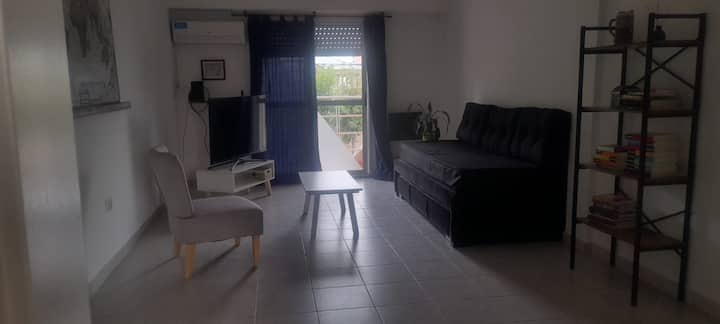 Alojamiento Céntrico Con Cochera. - Cinco Saltos