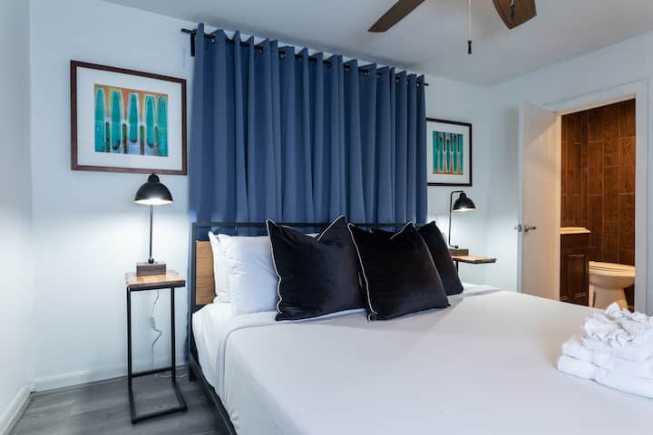 The Upper Kirby Suite B | Rice, Med Center, 3br - Houston, TX