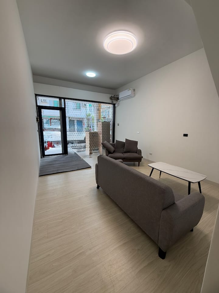 送接機服務獨棟透天/需爬樓梯/近小港機場可以2人入住只算2人價格，最多可住到12人價格都可以洽詢調整 - Kaohsiung City