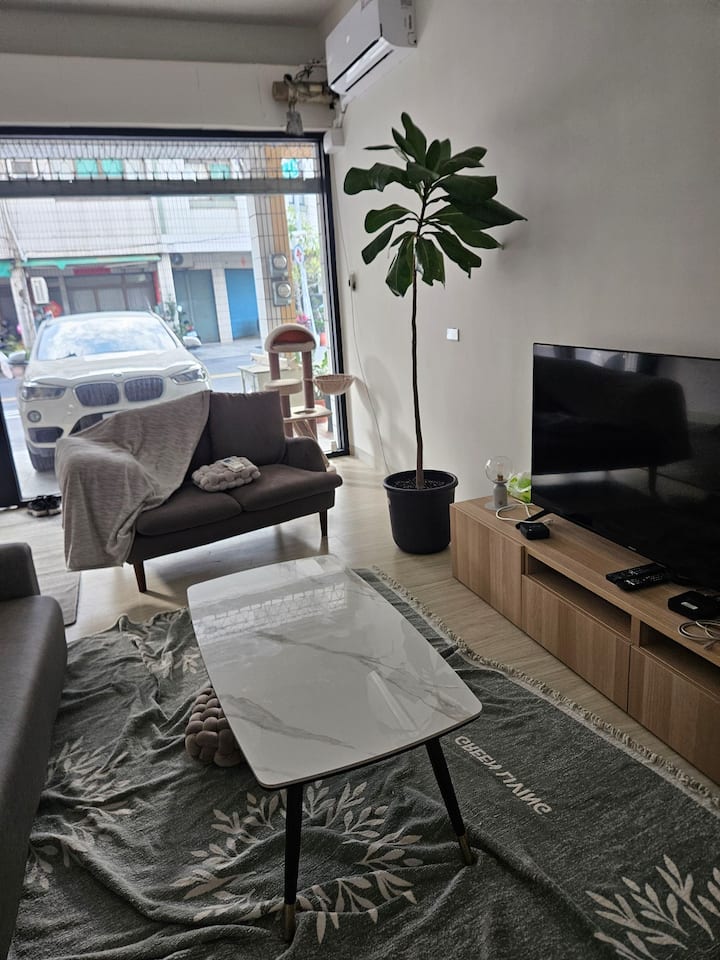獨棟透天/需爬樓梯/近小港機場可以2人入住只算2人價格，最多可住到12人價格都可以洽詢調整 - Kaohsiung City