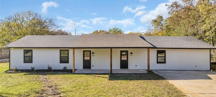 Modern Rustic Retreat - Ardmore, OK