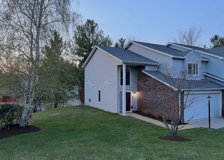 Cozy Blacksburg Townhouse Retreat Near Main Street - Blacksburg, VA