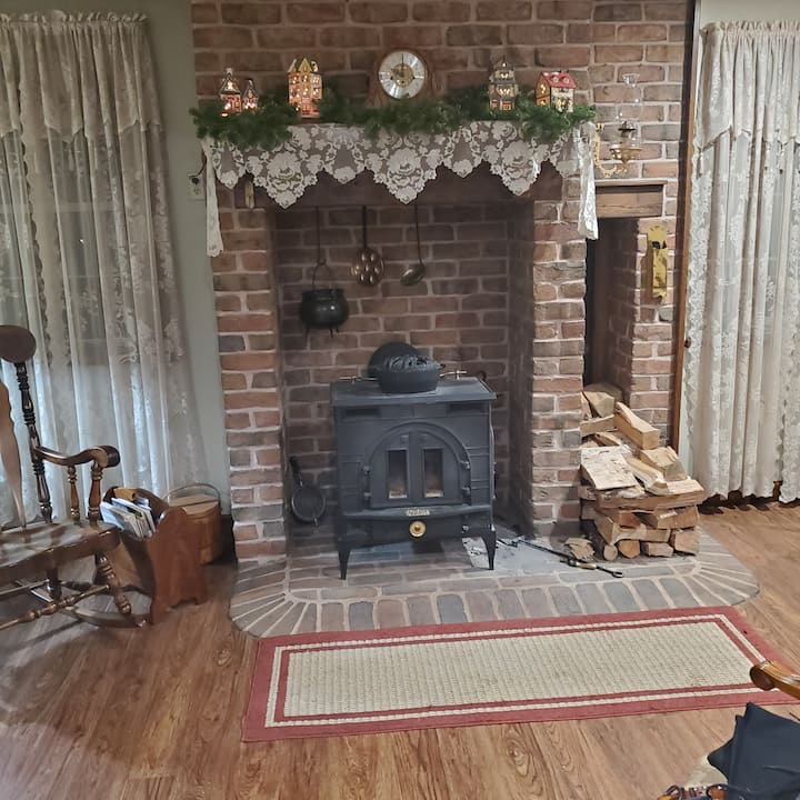 Cozy Pre Civil War Farmhouse Apartment - Chambersburg