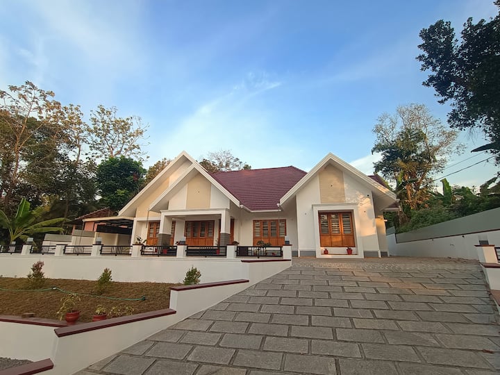 House Near Puthupally, Kottayam - Kottayam