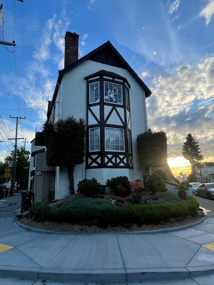 Charming, Quiet, Private Oakland Duplex - Oakland, CA