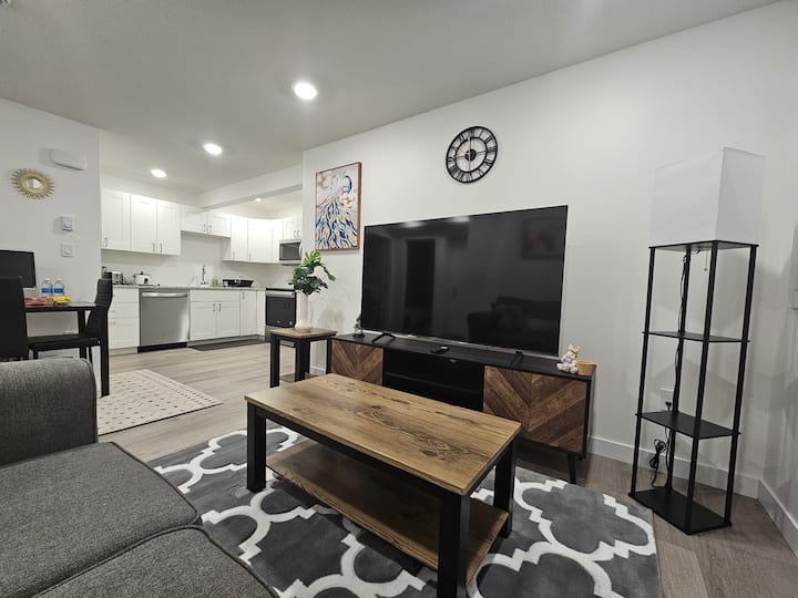 Henster Suite - Modern One-bed In Brighton, Sk - Saskatoon