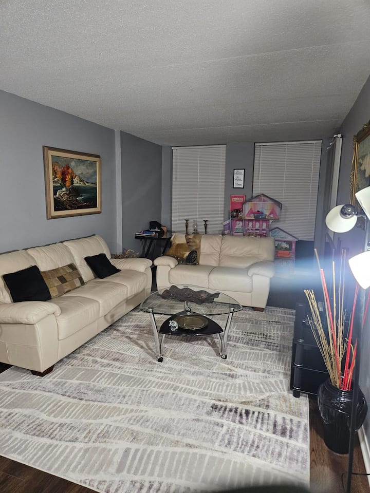 Charming 3 Bedroom Apartment - Ajax