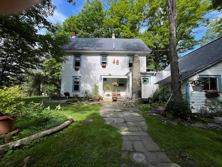 Big Storybook Farmhouse In Roscoe, Trout Town Usa! - Livingston Manor, NY