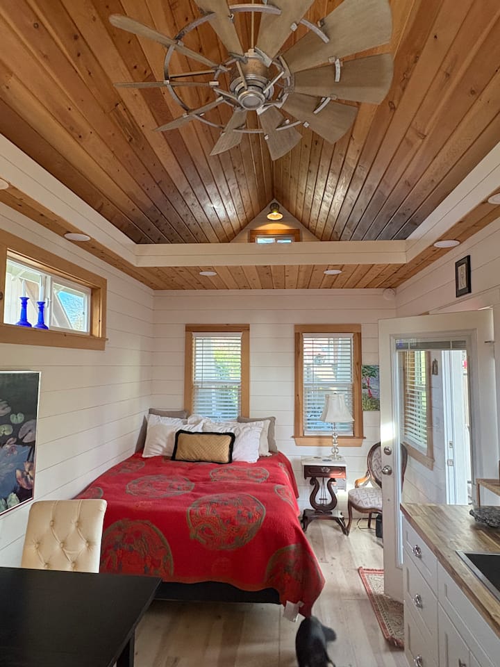 Charming Cottage Get Away - Grass Valley, CA