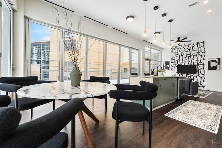 Penthouse|prime Parking|beside Ppg|private Rooftop - Pittsburgh