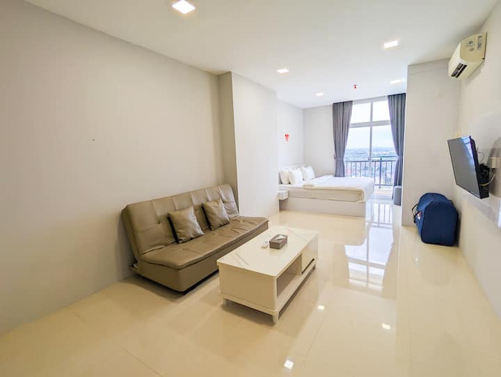Lovina Spacious Double Studio At Formosa Nagoya - Batam