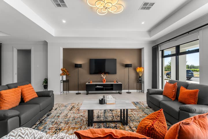 Modern & Spacious Home In The Barossa | Fast Wi-fi - The Barossa Council