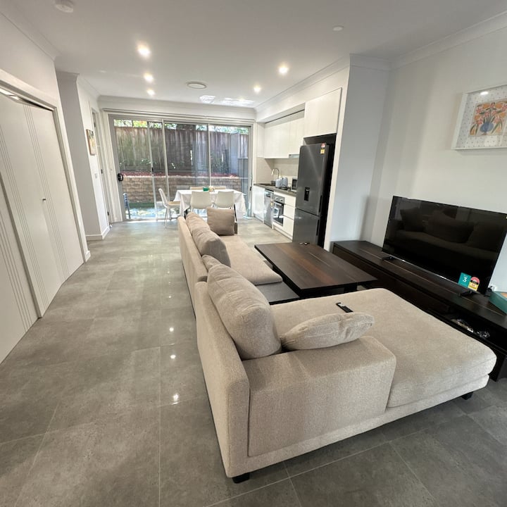 4 Bedroom Townhouse In Burwood - Burwood