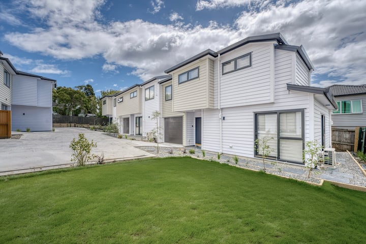 Contemporary Entire 3 Bedroom Airport Retreat - Auckland