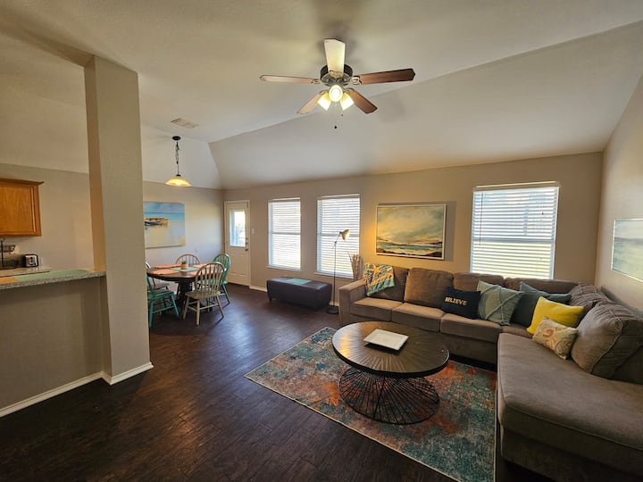 Relax & Play | 3 Br Home In Dallas | Sleeps 11 - Grand Prairie, TX