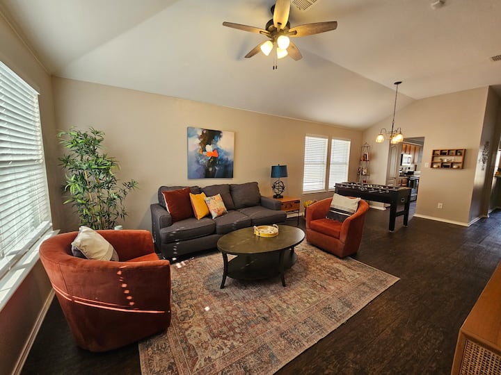 Relax & Play | 3 Br Home In Dallas | Sleeps 10 - Cedar Hill, TX