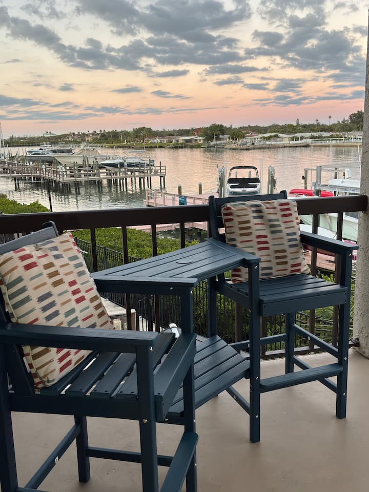 Waterview Lux Beach Apt/heated Pool/walk To Beach - Indian Shores, FL