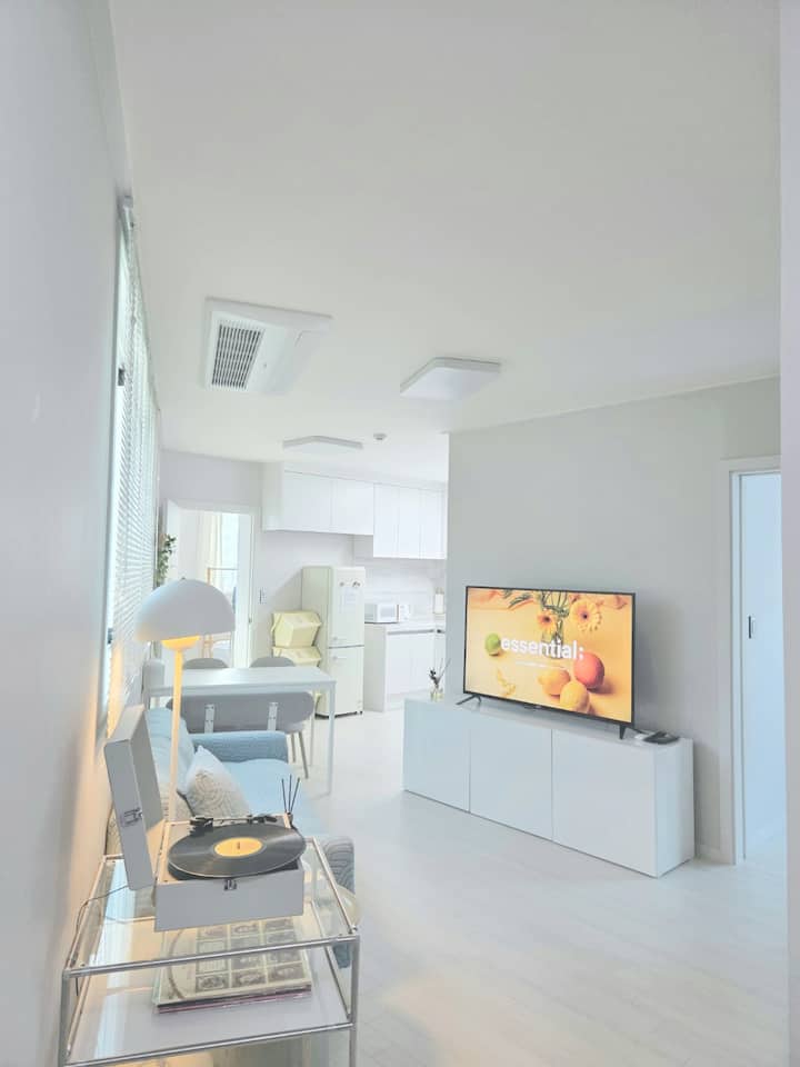 #오픈특가#독채숙소#무료주차#짐보관서비스#셀프체크인#정류장5초거리#최대6명#연박할인 - Suwon-si