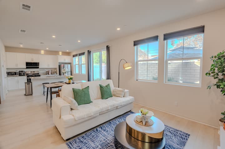 Comfortable Stay / Downtown Pomona Near 60 71 Fwy - Pomona, CA