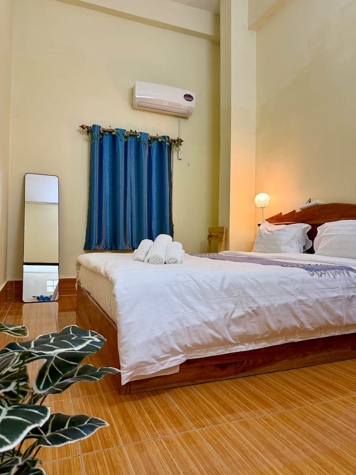 Local Gaf By The Night Market Massage Bars & Café - Vientiane