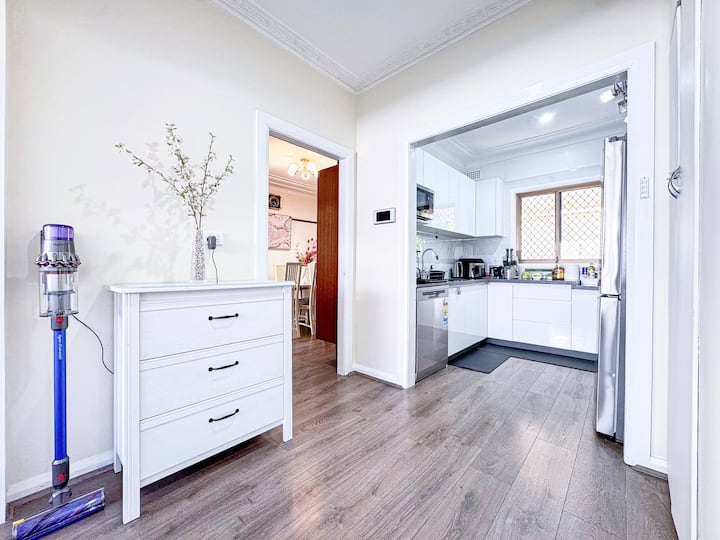 Spacious 5br Family Home | Walk To Train & Shops - Fairfield