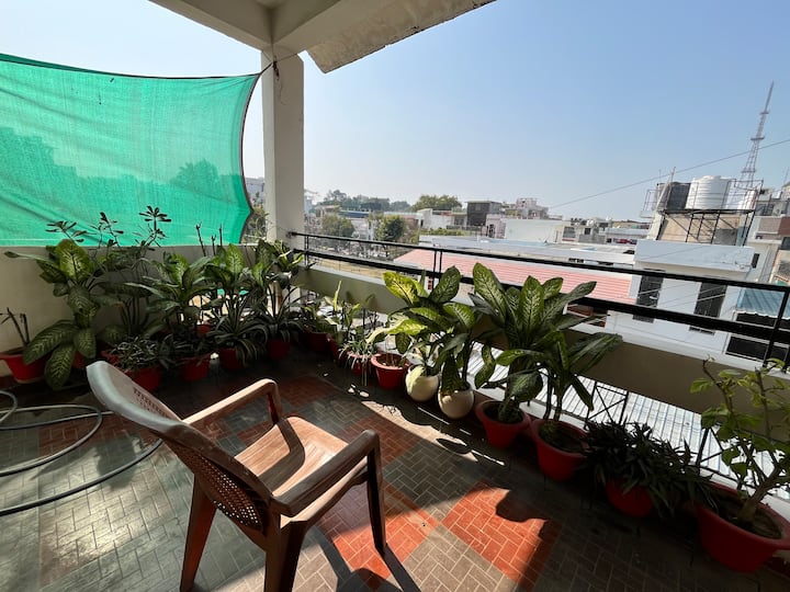 The Best Of Both Worlds: Serene Green Retreat. - Prayagraj