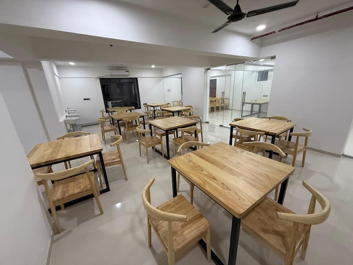 Premium Rooms | Comfortable Stay Near City Center - Mumbai