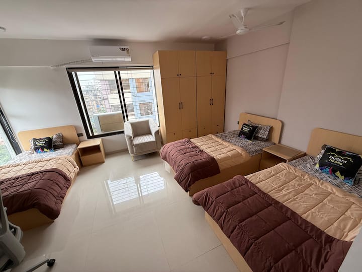 Spacious Rooms Near City Centre - Mumbai