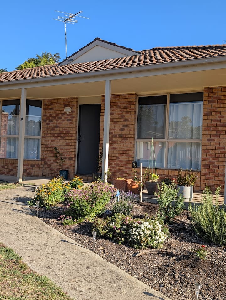 Cottage On The Hill - Ballarat