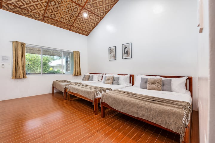 Moalboal Guest Room—3 Queen Beds - Moalboal