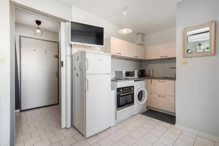 T2 Climatisé, 4 Couchages, Avec Balcon Et Piscine. - Agde