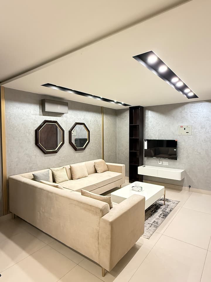 1 Bhk Facing Eiffle Tower, By Click Stays - Pakistan