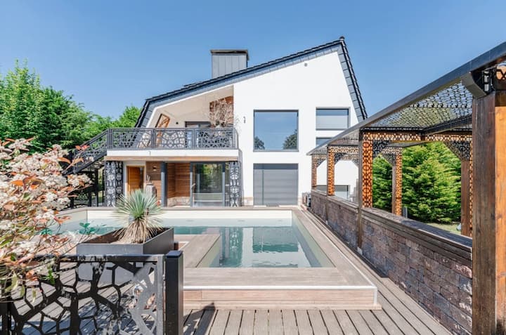 Luxus Villa Mit Pool, Spa & Gartenparadies - Essen