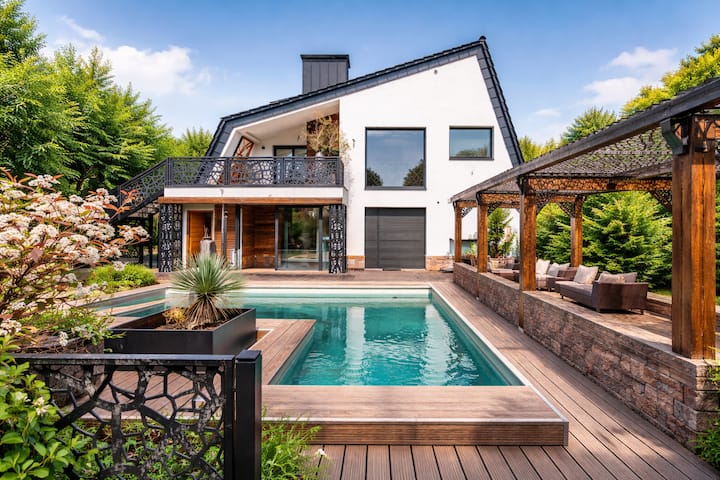 Luxus Villa Mit Pool, Spa & Gartenparadies - Essen