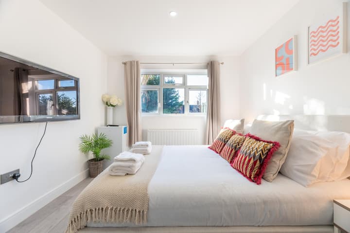 Quiet & Modern Studio Close To Epsom | Ev Charger - Thames Ditton