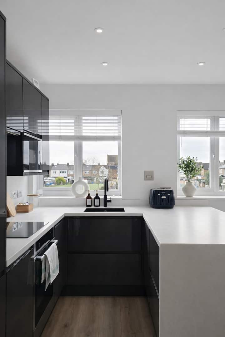 Modern 2 Bed With Parking, Central Windsor - Slough