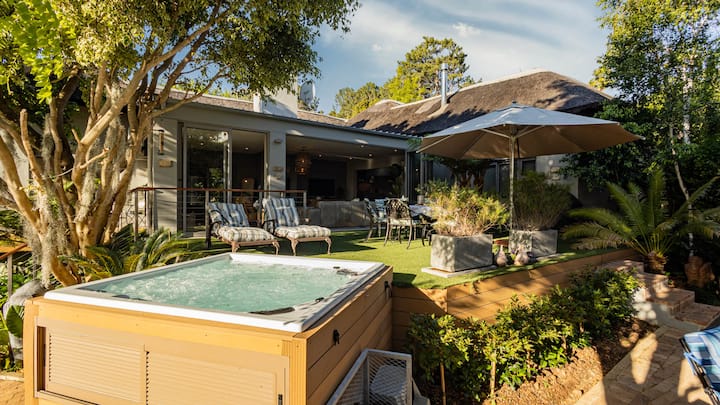 Come Home To Where The Mountains Meet The Sea - Somerset West